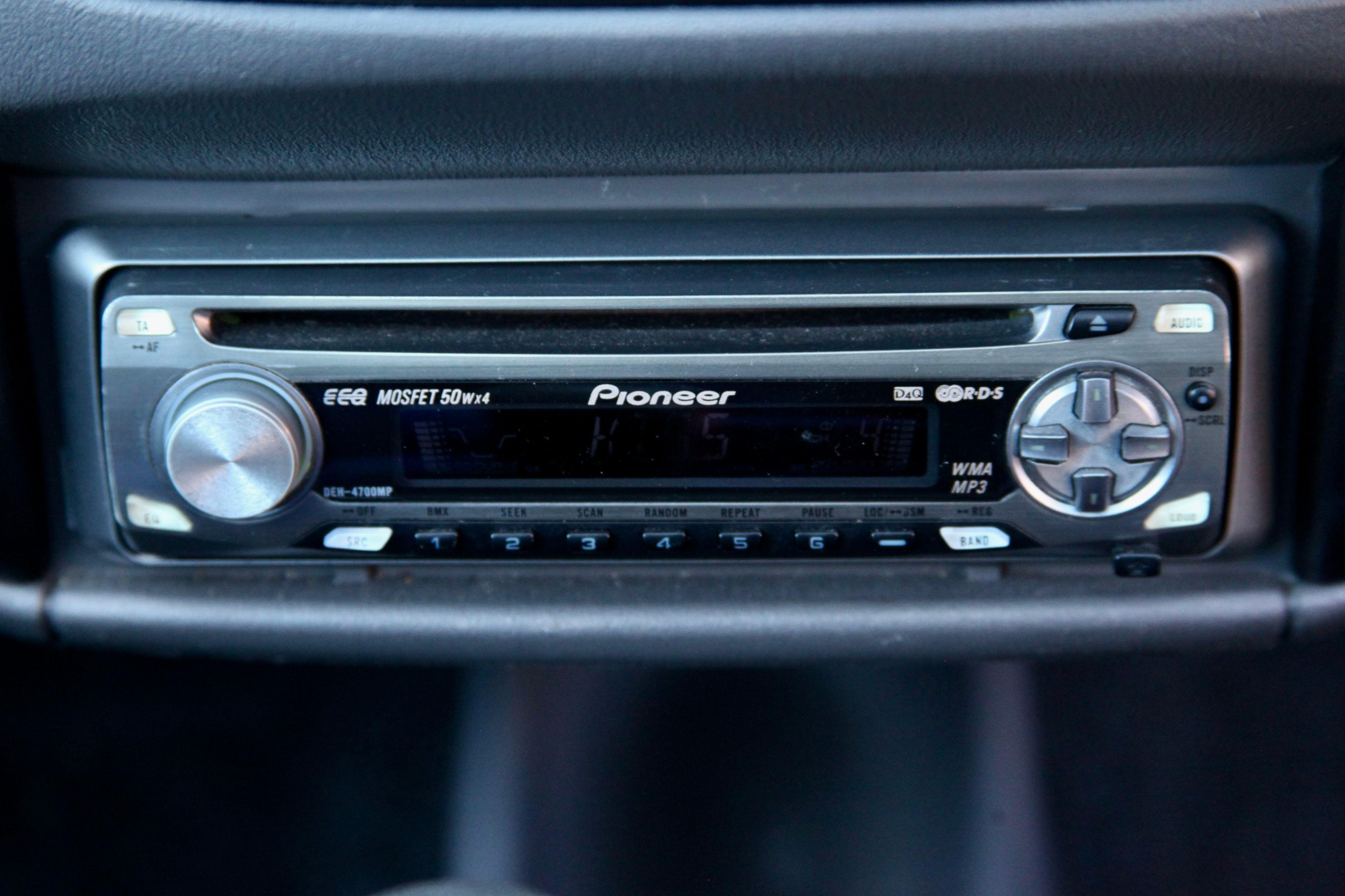 2000s Car Radios: Entering the Digital Age | Baltic Retrofit